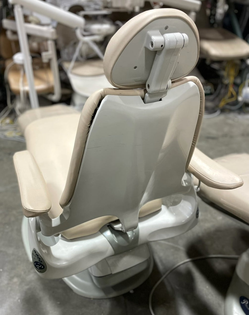 Pelton & Crane SP30 Patient Chair – Pre-Owned Dental Inc.
