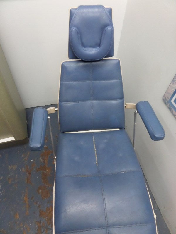 Dexta Exam Chair – Pre-Owned Dental Inc.