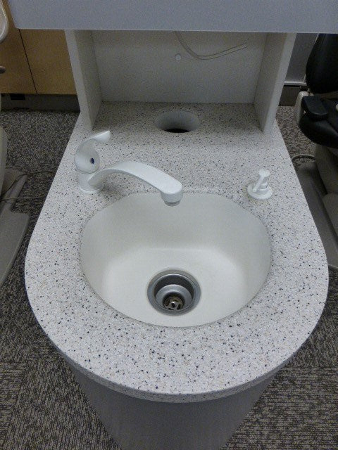 Adec 5543 Tall Center Console with Enclosed X-Ray – Pre-Owned Dental Inc.