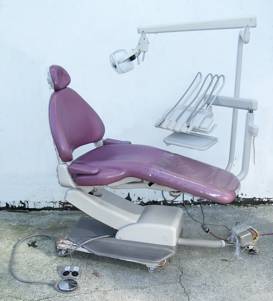 Cascade 1040 Chair w/ Adec Unit & Light – Pre-Owned Dental Inc.