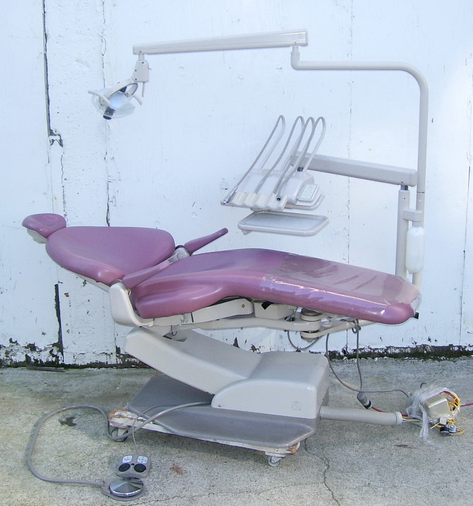 Cascade 1040 Chair w/ Adec Unit & Light – Pre-Owned Dental Inc.