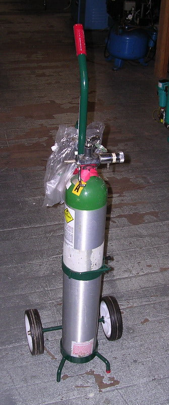 Cart w/ Full E-tank of Oxygen – Pre-Owned Dental Inc.