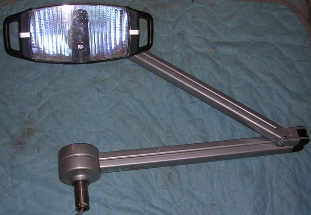 Post Mount Light – Pre-Owned Dental Inc.