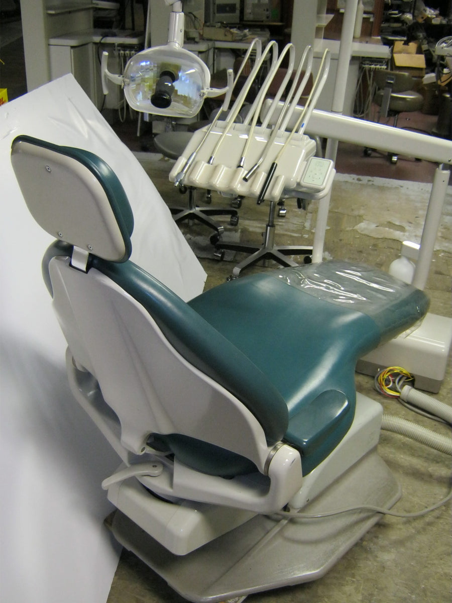 Cascade 1040 Chair w/ Adec Unit & Light – Pre-Owned Dental Inc.