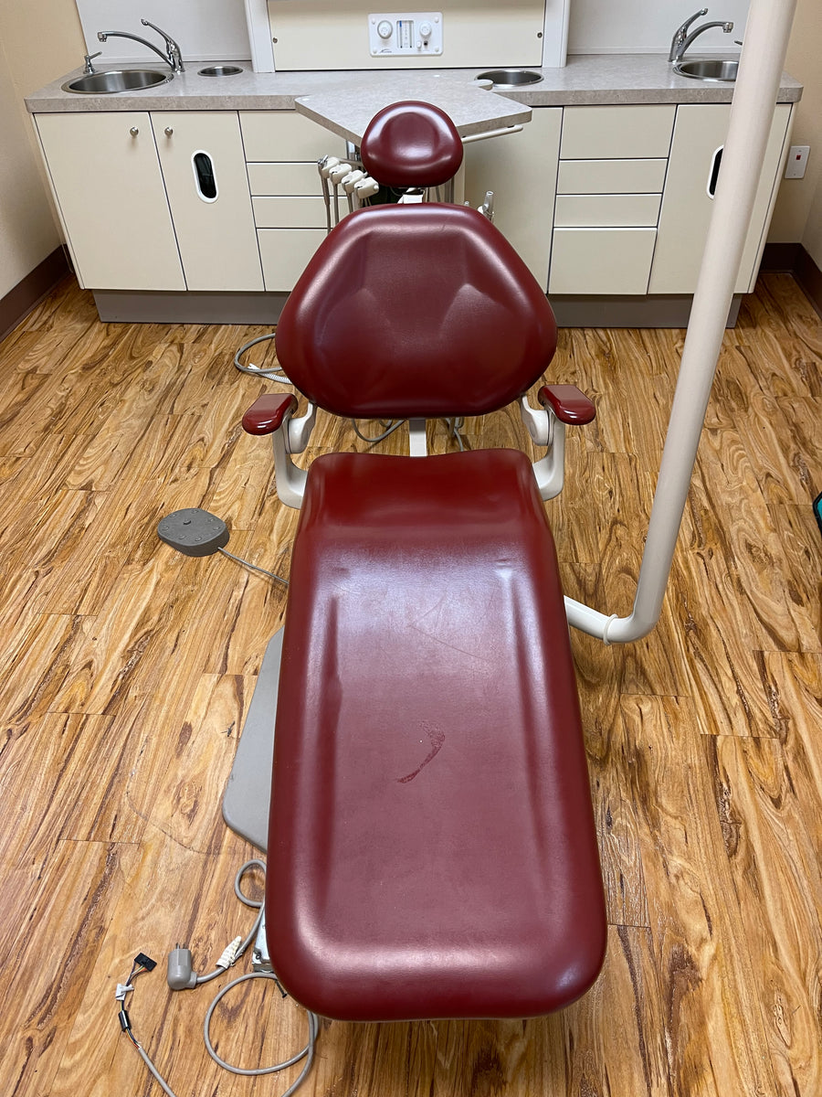Adec 1021 Chair with Adec 6300 Light – Pre-Owned Dental Inc.